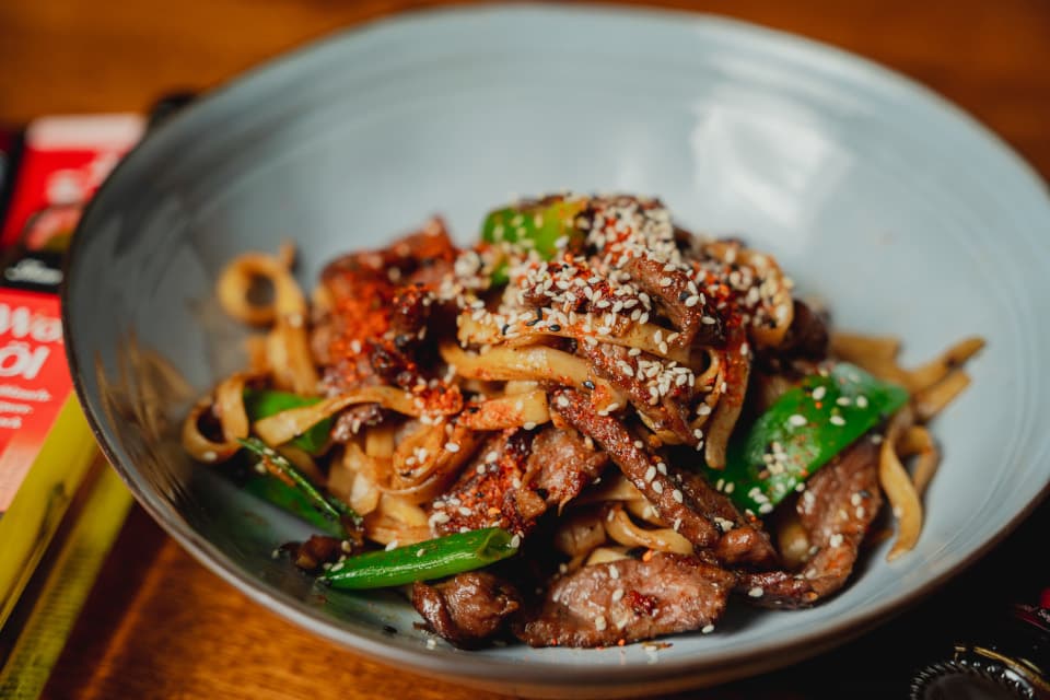 Stir Fried Udon Noodles with Mongolian Beef - Shan'shi-AT